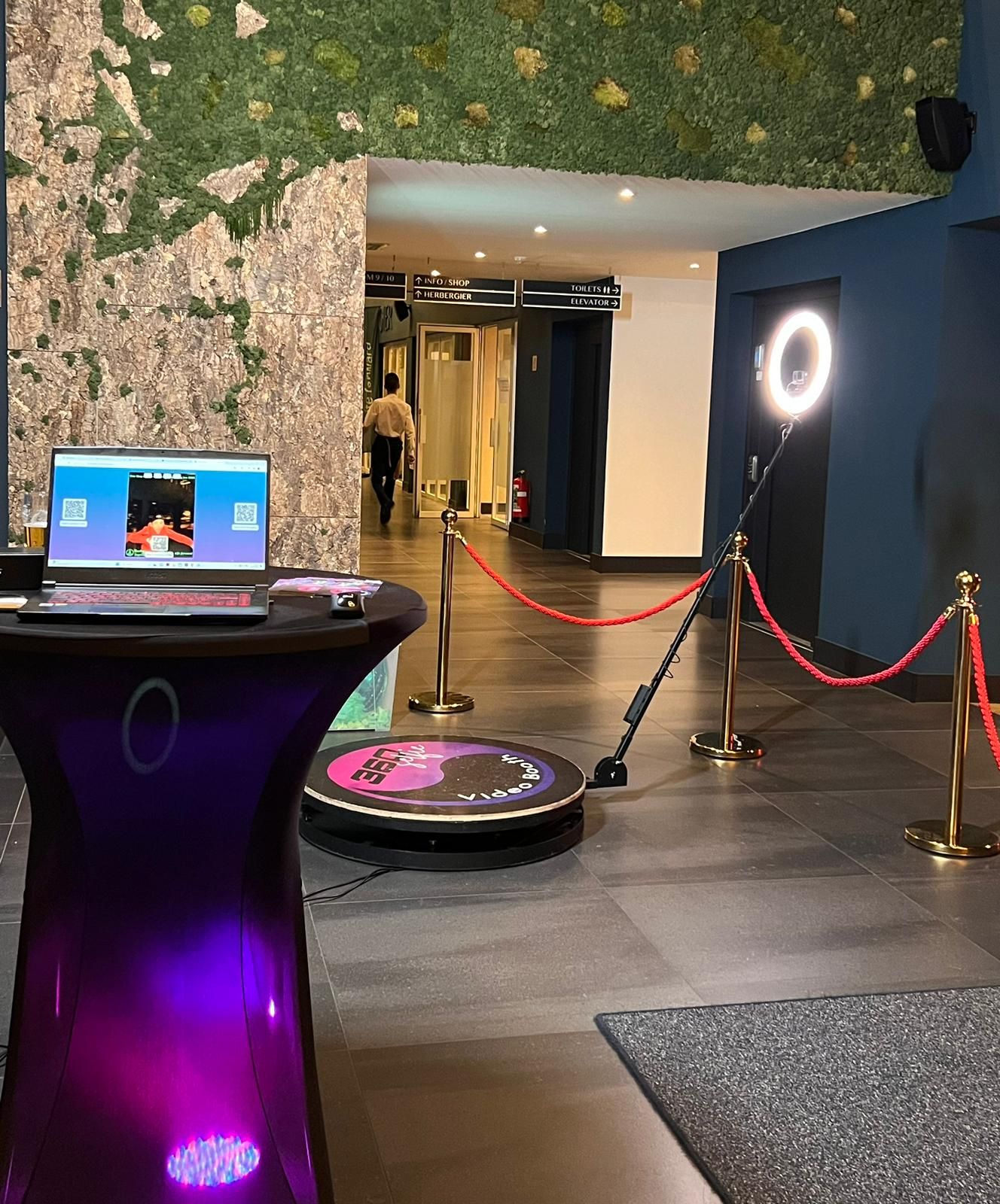 GIVE LIFE TO YOUR EVENTS - 360 SELFIE VIDEO BOOTH